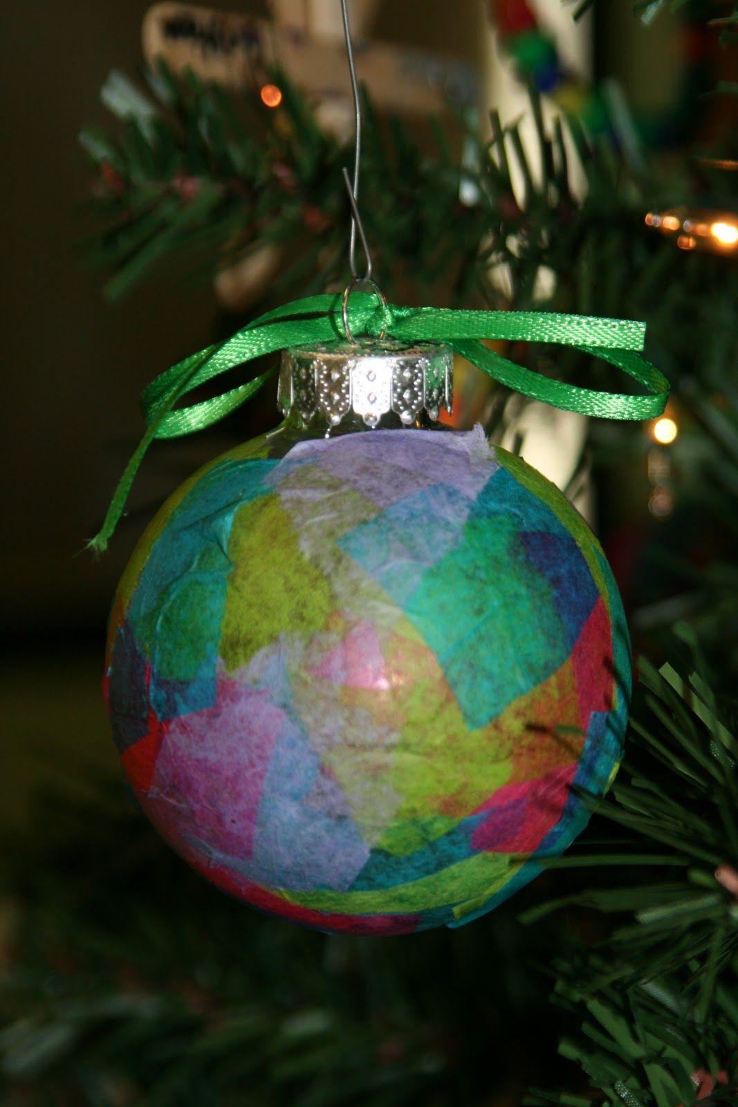 HOLIDAY TRADITIONS; Making Ornaments – Missouri Magazine